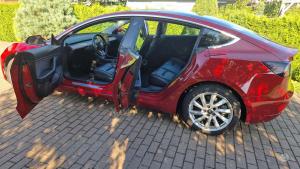Sarkans Tesla Model 3 2018 Viļņa, ar dzinēja tilpumu 0.00 L un nobraukumu 359 tūkst. km par 13400 €, foto 15 vietnē AUTOMOTO.COM.LV