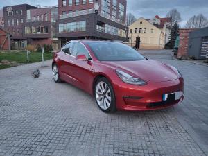 Red Tesla Model 3 2018 in Klaipeda, with an engine capacity of 0.00 L and mileage of 84 thousand km for 17500 €, photo 3 on AUTOMOTO.COM.LV