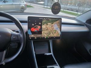 Red Tesla Model 3 2018 in Klaipeda, with an engine capacity of 0.00 L and mileage of 84 thousand km for 17500 €, photo 4 on AUTOMOTO.COM.LV