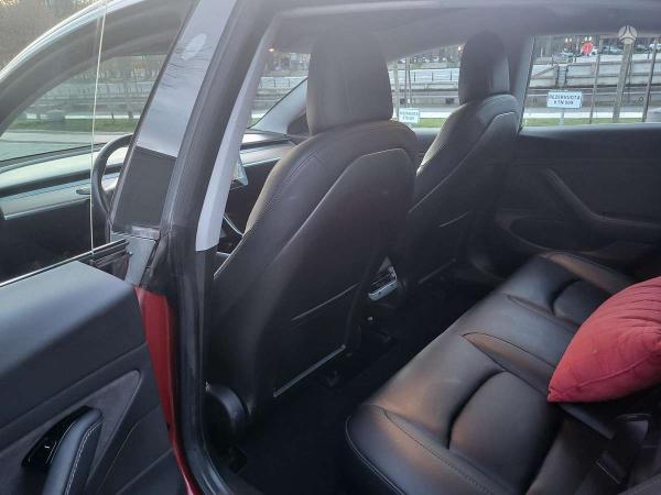 Red Tesla Model 3 2018 in Klaipeda, with an engine capacity of 0.00 L and mileage of 84 thousand km for 17500 €, photo 6 on AUTOMOTO.COM.LV