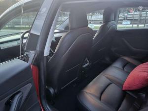 Red Tesla Model 3 2018 in Klaipeda, with an engine capacity of 0.00 L and mileage of 84 thousand km for 17500 €, photo 6 on AUTOMOTO.COM.LV