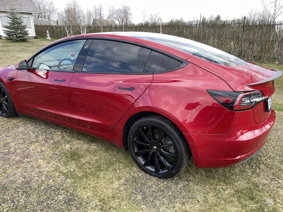 Red Tesla Model 3 2019 in Vilnius, with an engine capacity of 0.00 L and mileage of 168 thousand km for 20000 €, photo 4 on AUTOMOTO.COM.LV