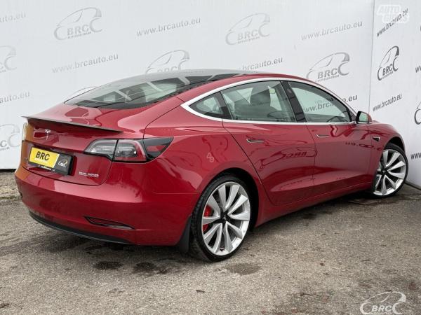 Red Tesla Model 3 2019 in Avizieniai, with an engine capacity of 0.00 L and mileage of 173 thousand km for 23000 €, photo 2 on AUTOMOTO.COM.LV