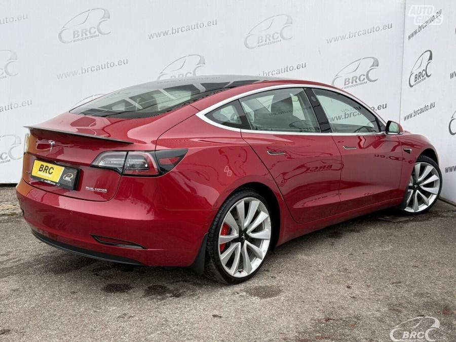 Red Tesla Model 3 2019 in Avizieniai, with an engine capacity of 0.00 L and mileage of 173 thousand km for 23000 €, photo 3 on AUTOMOTO.COM.LV