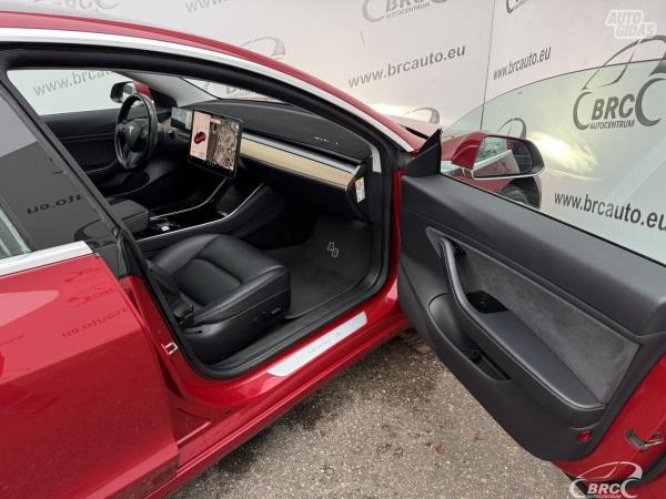 Red Tesla Model 3 2019 in Avizieniai, with an engine capacity of 0.00 L and mileage of 173 thousand km for 23000 €, photo 6 on AUTOMOTO.COM.LV