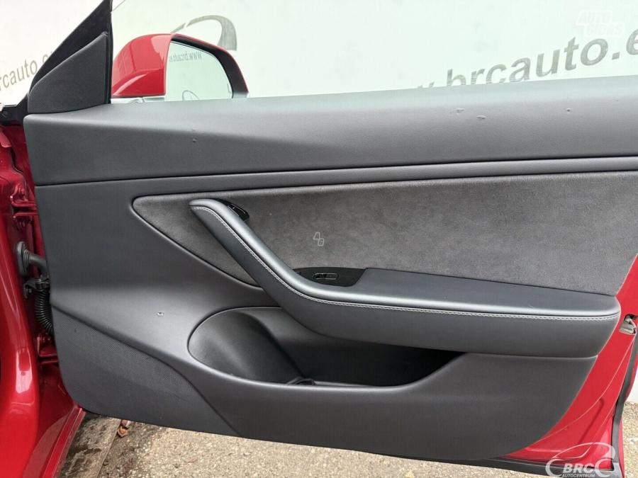 Red Tesla Model 3 2019 in Avizieniai, with an engine capacity of 0.00 L and mileage of 173 thousand km for 23000 €, photo 8 on AUTOMOTO.COM.LV