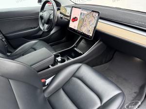 Red Tesla Model 3 2019 in Avizieniai, with an engine capacity of 0.00 L and mileage of 173 thousand km for 23000 €, photo 9 on AUTOMOTO.COM.LV