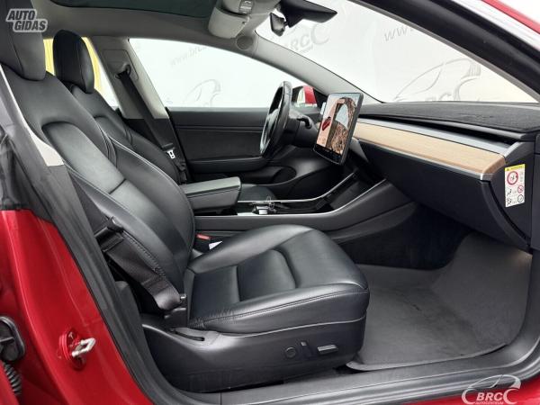 Red Tesla Model 3 2019 in Avizieniai, with an engine capacity of 0.00 L and mileage of 173 thousand km for 23000 €, photo 9 on AUTOMOTO.COM.LV