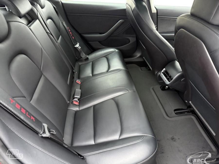 Red Tesla Model 3 2019 in Avizieniai, with an engine capacity of 0.00 L and mileage of 173 thousand km for 23000 €, photo 13 on AUTOMOTO.COM.LV
