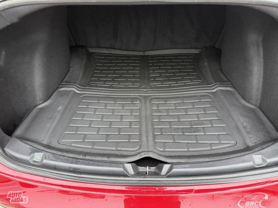 Red Tesla Model 3 2019 in Avizieniai, with an engine capacity of 0.00 L and mileage of 173 thousand km for 23000 €, photo 14 on AUTOMOTO.COM.LV