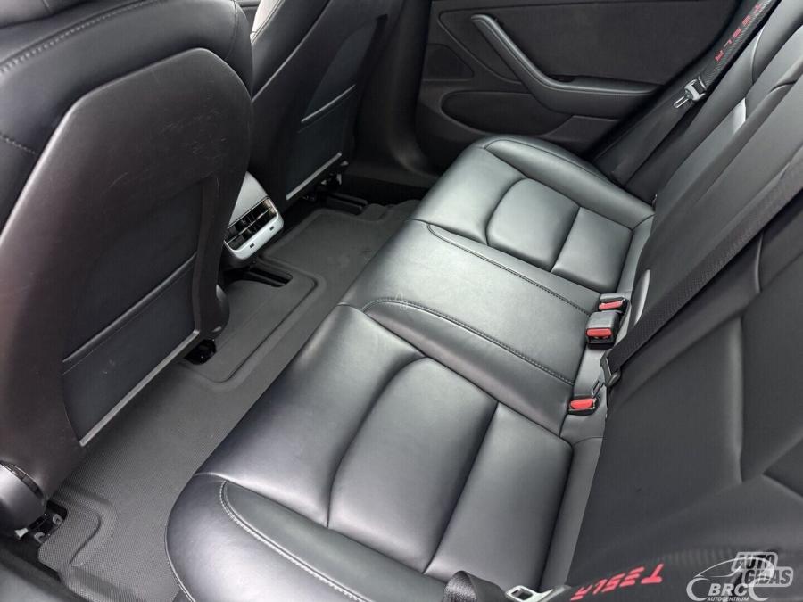 Red Tesla Model 3 2019 in Avizieniai, with an engine capacity of 0.00 L and mileage of 173 thousand km for 23000 €, photo 16 on AUTOMOTO.COM.LV