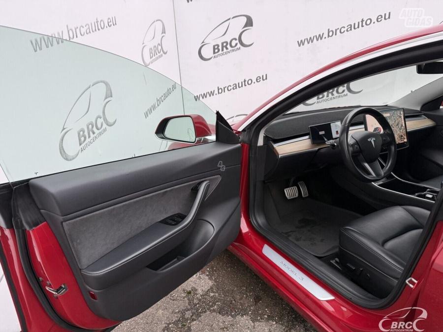 Red Tesla Model 3 2019 in Avizieniai, with an engine capacity of 0.00 L and mileage of 173 thousand km for 23000 €, photo 18 on AUTOMOTO.COM.LV