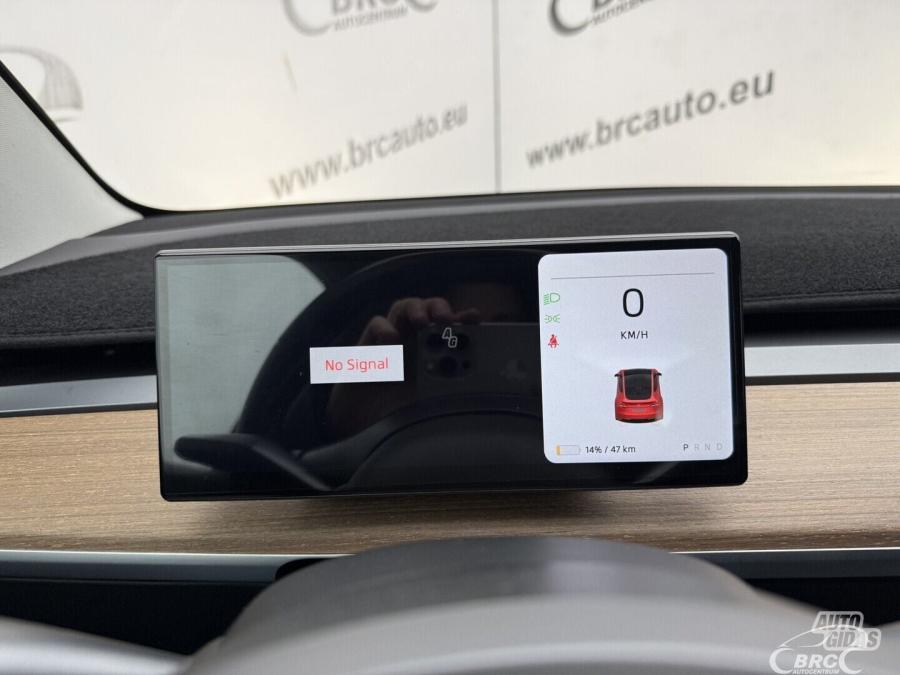 Red Tesla Model 3 2019 in Avizieniai, with an engine capacity of 0.00 L and mileage of 173 thousand km for 23000 €, photo 27 on AUTOMOTO.COM.LV
