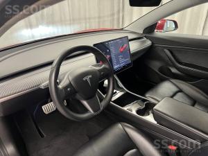Красный Тесла Модель 3 2019 в Рига, объемом двигателя 0.00 л и пробегом 141 тыс. км за 22990 €, фото 8 на AUTOMOTO.COM.LV