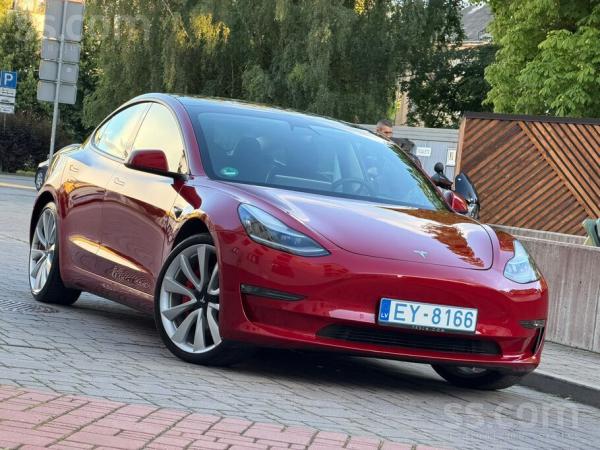 Red Tesla Model 3 2019 in Jelgava, with an engine capacity of 0.00 L and mileage of 93 thousand km for 26000 €, photo 1 on AUTOMOTO.COM.LV