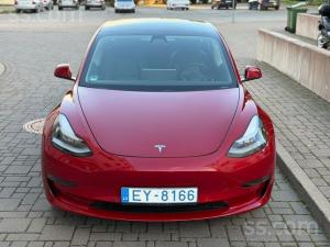 Red Tesla Model 3 2019 in Jelgava, with an engine capacity of 0.00 L and mileage of 93 thousand km for 26000 €, photo 3 on AUTOMOTO.COM.LV