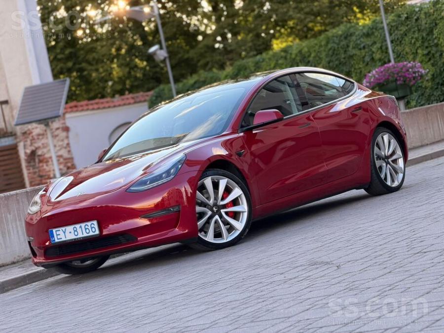 Red Tesla Model 3 2019 in Jelgava, with an engine capacity of 0.00 L and mileage of 93 thousand km for 26000 €, photo 4 on AUTOMOTO.COM.LV