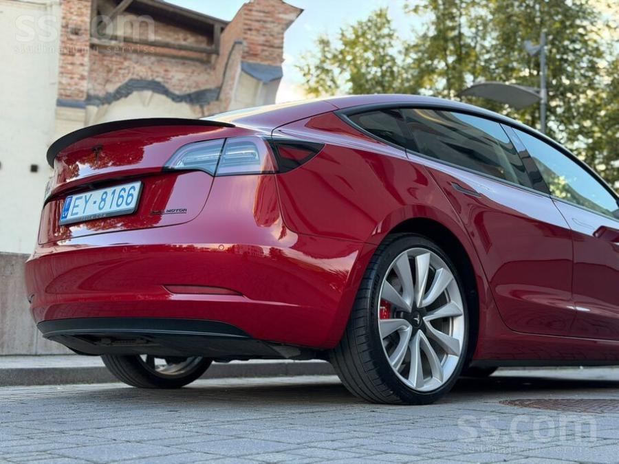 Red Tesla Model 3 2019 in Jelgava, with an engine capacity of 0.00 L and mileage of 93 thousand km for 26000 €, photo 6 on AUTOMOTO.COM.LV