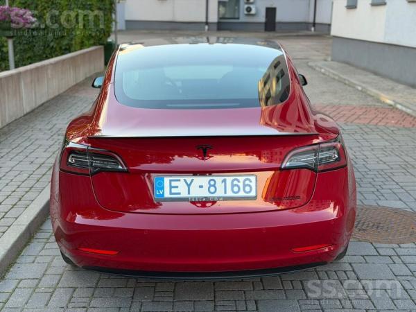 Red Tesla Model 3 2019 in Jelgava, with an engine capacity of 0.00 L and mileage of 93 thousand km for 26000 €, photo 6 on AUTOMOTO.COM.LV