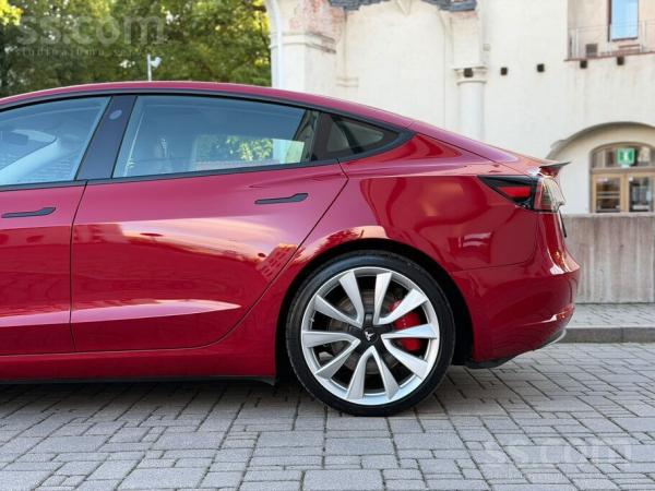 Red Tesla Model 3 2019 in Jelgava, with an engine capacity of 0.00 L and mileage of 93 thousand km for 26000 €, photo 7 on AUTOMOTO.COM.LV