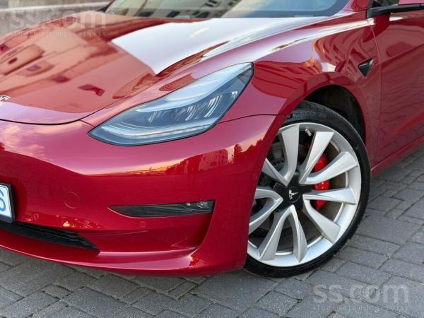 Red Tesla Model 3 2019 in Jelgava, with an engine capacity of 0.00 L and mileage of 93 thousand km for 26000 €, photo 8 on AUTOMOTO.COM.LV