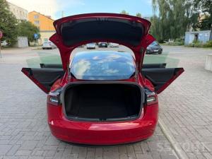 Red Tesla Model 3 2019 in Jelgava, with an engine capacity of 0.00 L and mileage of 93 thousand km for 26000 €, photo 21 on AUTOMOTO.COM.LV