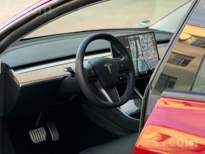 Red Tesla Model 3 2019 in Jelgava, with an engine capacity of 0.00 L and mileage of 93 thousand km for 26000 €, photo 24 on AUTOMOTO.COM.LV