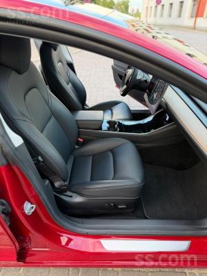 Red Tesla Model 3 2019 in Jelgava, with an engine capacity of 0.00 L and mileage of 93 thousand km for 26000 €, photo 28 on AUTOMOTO.COM.LV