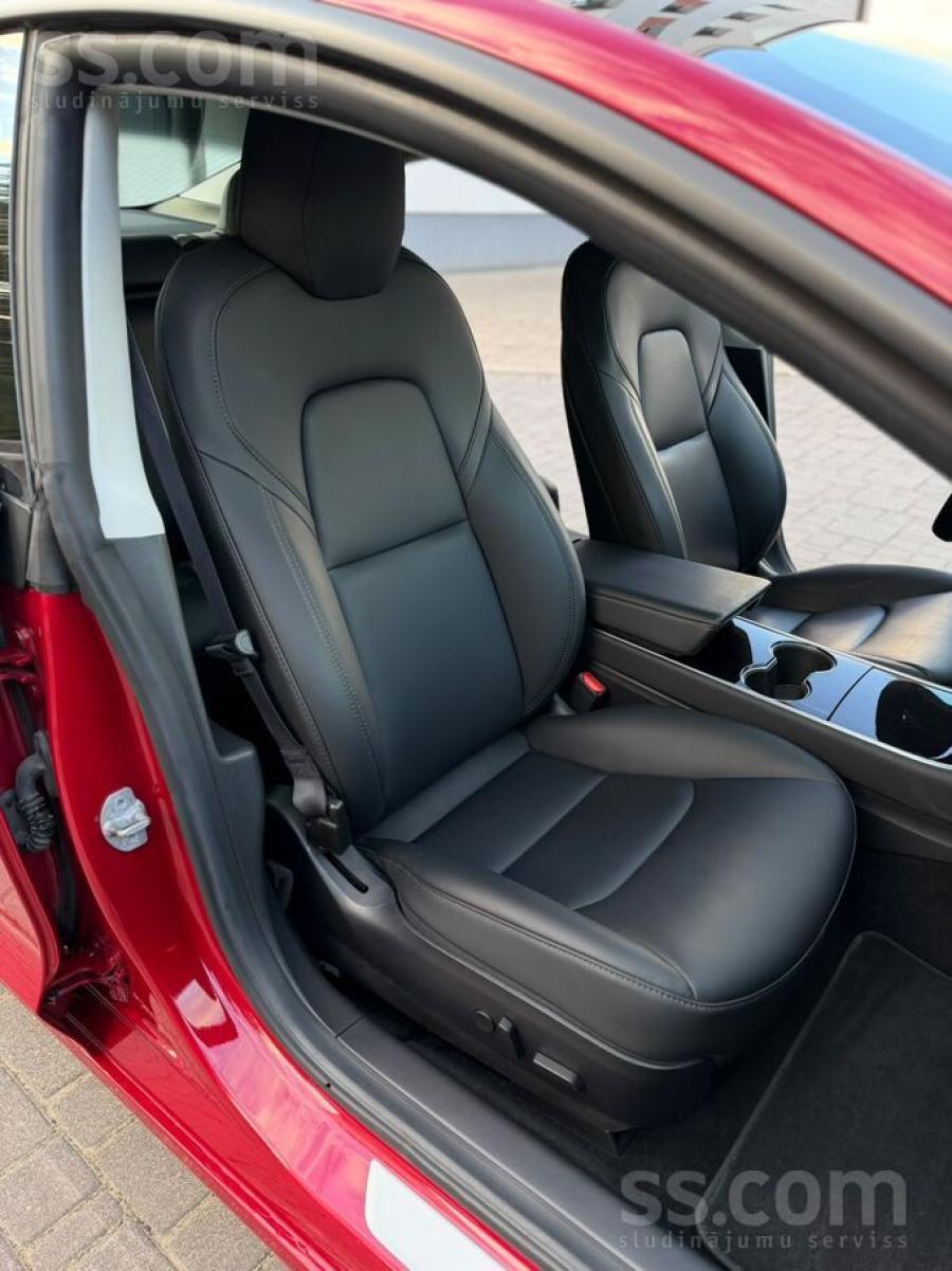 Red Tesla Model 3 2019 in Jelgava, with an engine capacity of 0.00 L and mileage of 93 thousand km for 26000 €, photo 29 on AUTOMOTO.COM.LV