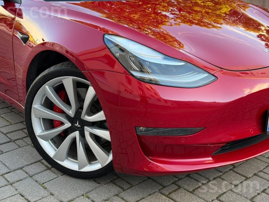 Red Tesla Model 3 2019 in Jelgava, with an engine capacity of 0.00 L and mileage of 93 thousand km for 26000 €, photo 31 on AUTOMOTO.COM.LV