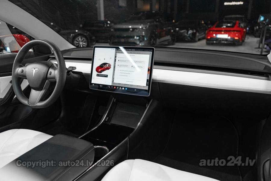 Red Tesla Model 3 2019 in Riga, with an engine capacity of 0.00 L and mileage of 140 thousand km for 23900 €, photo 12 on AUTOMOTO.COM.LV
