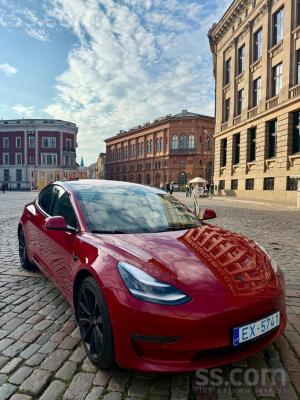 Красный Тесла Модель 3 2019 в Рига, объемом двигателя 0.00 л и пробегом 116 тыс. км за 20500 €, фото  на AUTOMOTO.COM.LV