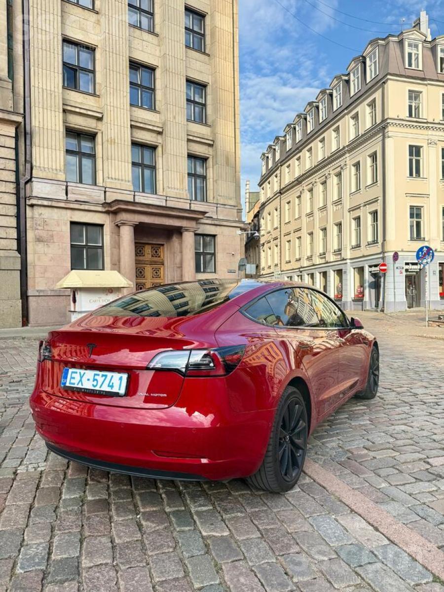 Red Tesla Model 3 2019 in Riga, with an engine capacity of 0.00 L and mileage of 116 thousand km for 20500 €, photo 3 on AUTOMOTO.COM.LV