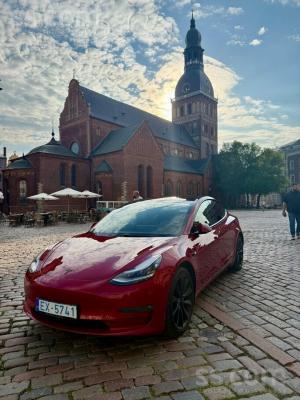 Red Tesla Model 3 2019 in Riga, with an engine capacity of 0.00 L and mileage of 116 thousand km for 20500 €, photo 4 on AUTOMOTO.COM.LV