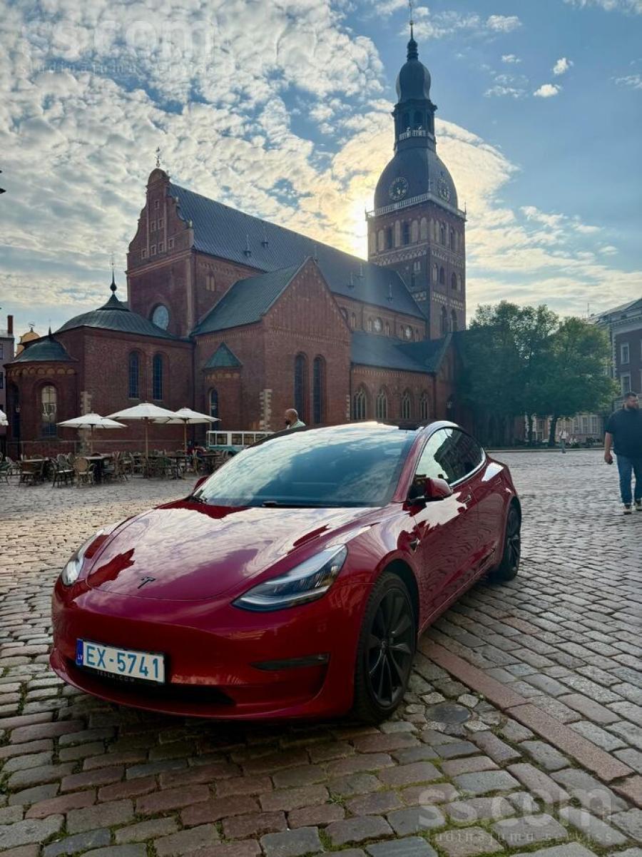 Red Tesla Model 3 2019 in Riga, with an engine capacity of 0.00 L and mileage of 116 thousand km for 20500 €, photo 4 on AUTOMOTO.COM.LV
