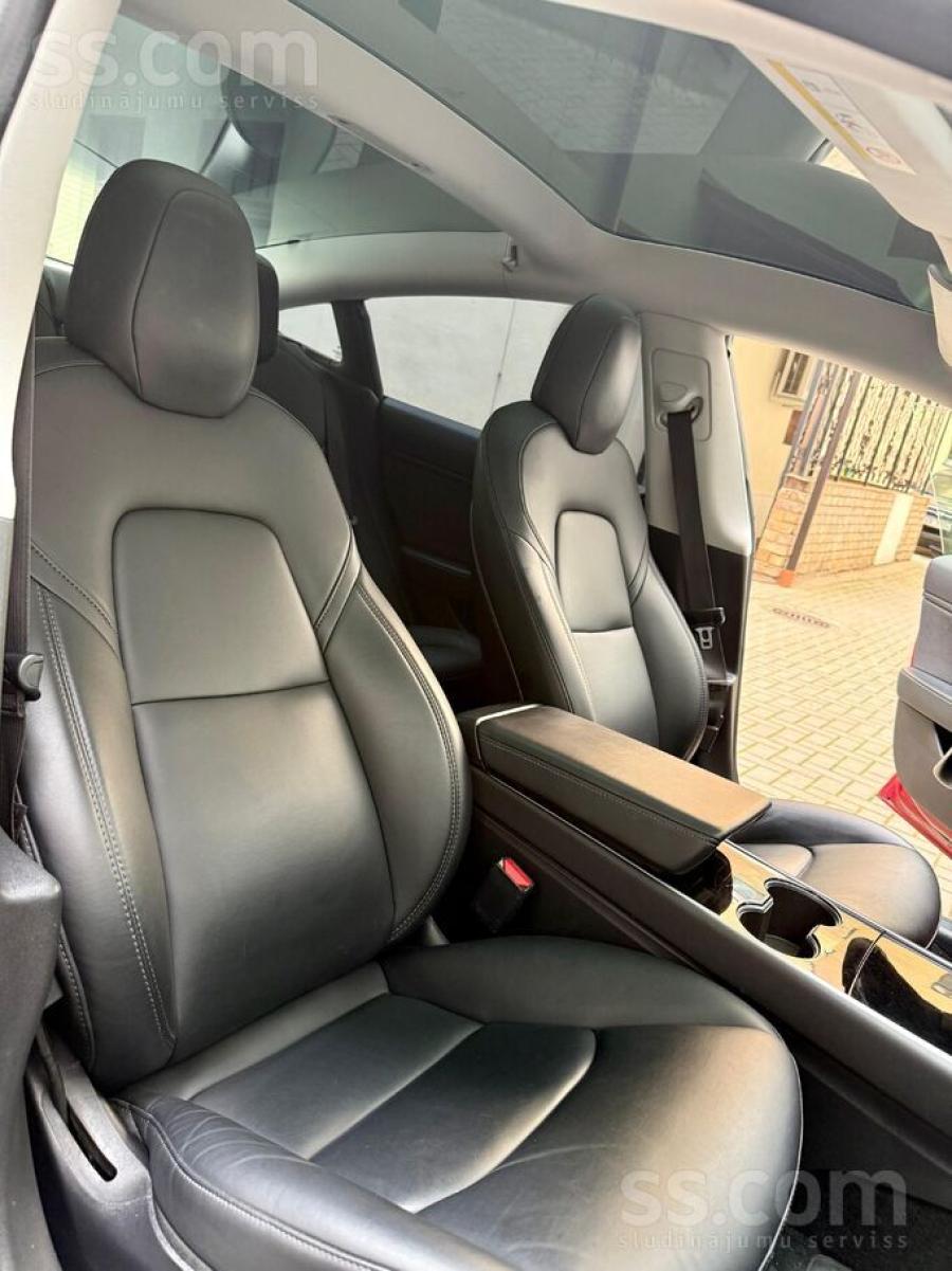 Red Tesla Model 3 2019 in Riga, with an engine capacity of 0.00 L and mileage of 116 thousand km for 20500 €, photo 8 on AUTOMOTO.COM.LV