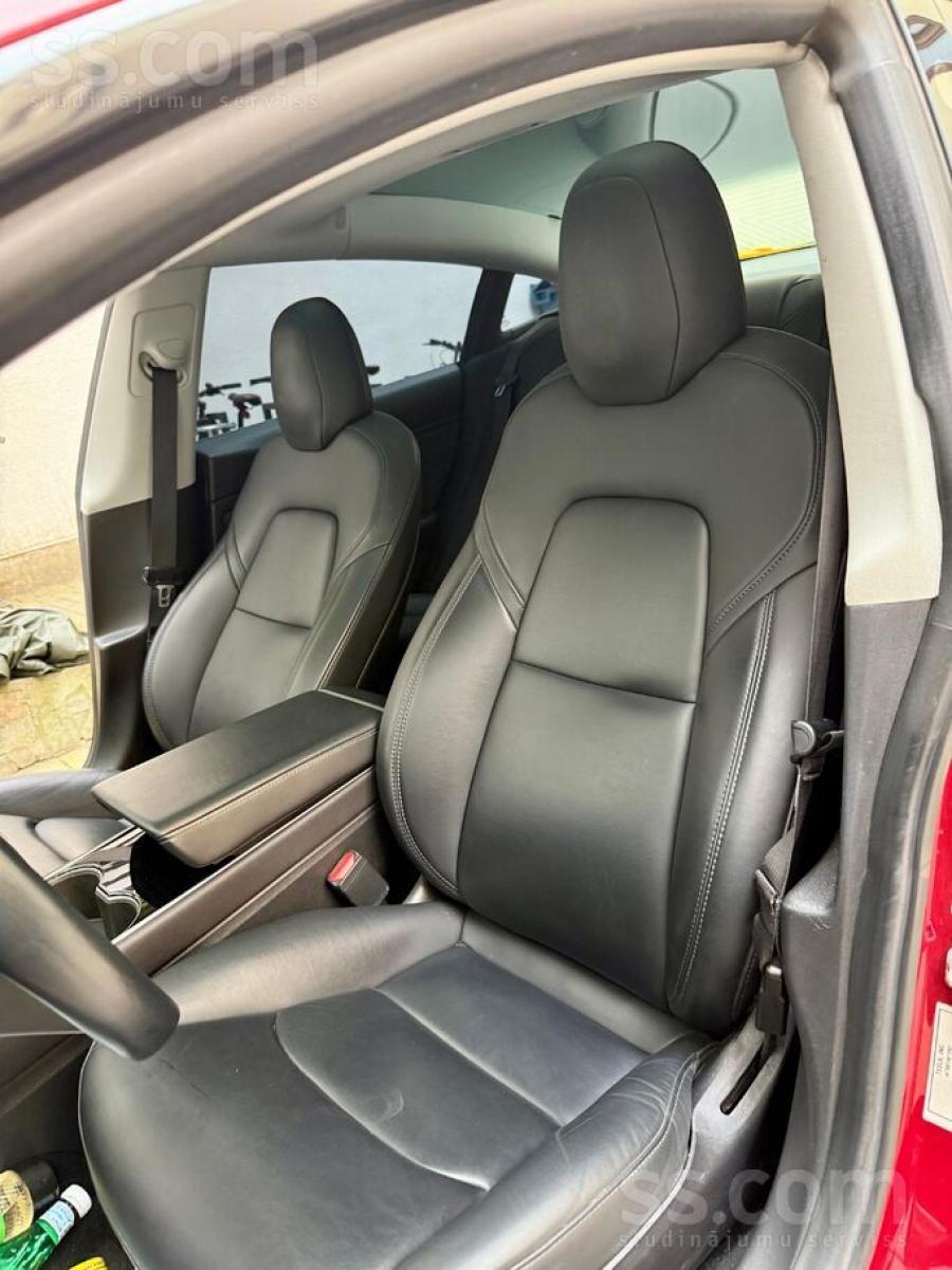 Red Tesla Model 3 2019 in Riga, with an engine capacity of 0.00 L and mileage of 116 thousand km for 20500 €, photo 10 on AUTOMOTO.COM.LV