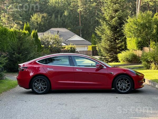 Red Tesla Model 3 2019 in Riga, with an engine capacity of 0.00 L and mileage of 105 thousand km for 18950 €, photo 5 on AUTOMOTO.COM.LV