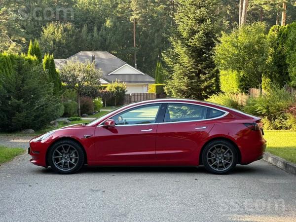 Red Tesla Model 3 2019 in Riga, with an engine capacity of 0.00 L and mileage of 105 thousand km for 18950 €, photo 6 on AUTOMOTO.COM.LV