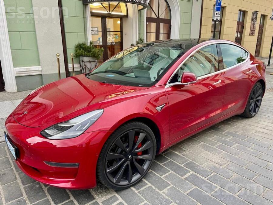 Sarkans Tesla Model 3 2019 Rīga, ar dzinēja tilpumu 0.00 L un nobraukumu 178 tūkst. km par 22900 €, foto 1 vietnē AUTOMOTO.COM.LV