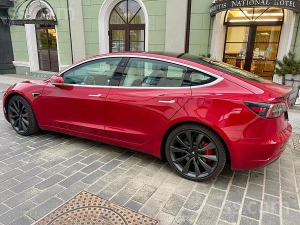 Sarkans Tesla Model 3 2019 Rīga, ar dzinēja tilpumu 0.00 L un nobraukumu 178 tūkst. km par 22900 €, foto 3 vietnē AUTOMOTO.COM.LV