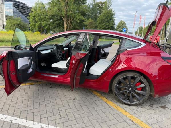 Sarkans Tesla Model 3 2019 Rīga, ar dzinēja tilpumu 0.00 L un nobraukumu 178 tūkst. km par 22900 €, foto 5 vietnē AUTOMOTO.COM.LV