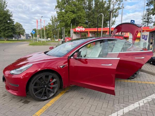 Sarkans Tesla Model 3 2019 Rīga, ar dzinēja tilpumu 0.00 L un nobraukumu 178 tūkst. km par 22900 €, foto 9 vietnē AUTOMOTO.COM.LV