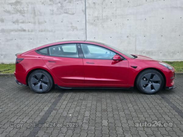 Red Tesla Model 3 2020 in Viljandi, with an engine capacity of 0.00 L and mileage of 90 thousand km for 26800 €, photo 5 on AUTOMOTO.COM.LV