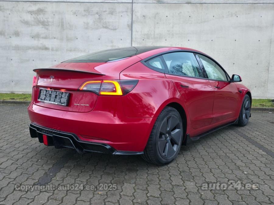 Red Tesla Model 3 2020 in Viljandi, with an engine capacity of 0.00 L and mileage of 90 thousand km for 26800 €, photo 8 on AUTOMOTO.COM.LV