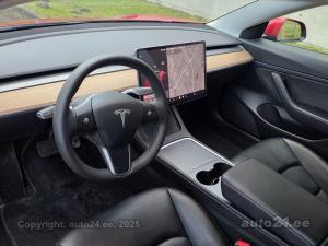 Red Tesla Model 3 2020 in Viljandi, with an engine capacity of 0.00 L and mileage of 90 thousand km for 26800 €, photo 11 on AUTOMOTO.COM.LV
