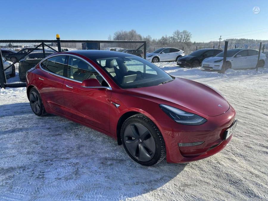 Sarkans Tesla Model 3 2020 Viļņa, ar dzinēja tilpumu 0.00 L un nobraukumu 94 tūkst. km par 20500 €, foto 3 vietnē AUTOMOTO.COM.LV
