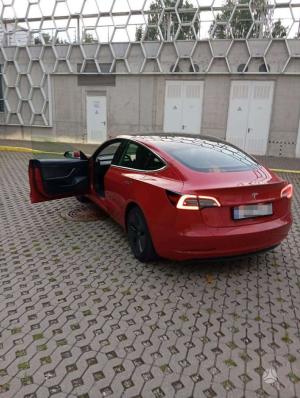 Красный Тесла Модель 3 2020 в Вильнюс, объемом двигателя 0.00 л и пробегом 190 тыс. км за 16950 €, фото 13 на AUTOMOTO.COM.LV