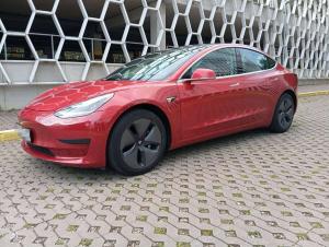 Red Tesla Model 3 2020 in Vilnius, with an engine capacity of 0.00 L and mileage of 195 thousand km for 16800 €, photo 3 on AUTOMOTO.COM.LV