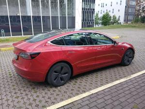 Red Tesla Model 3 2020 in Vilnius, with an engine capacity of 0.00 L and mileage of 195 thousand km for 16800 €, photo 4 on AUTOMOTO.COM.LV